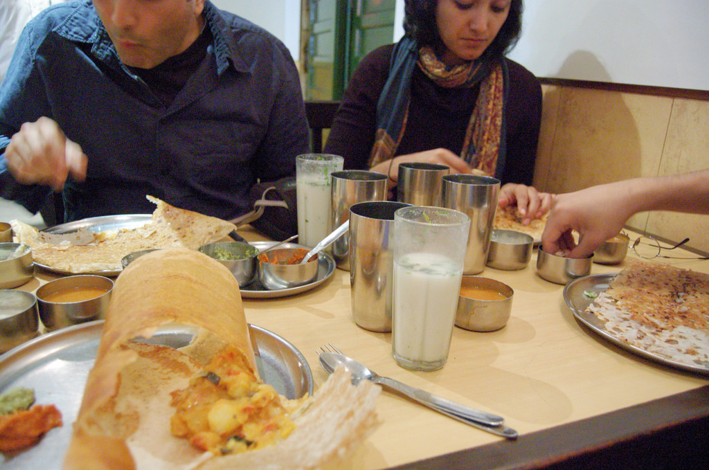 What to Do When Eating in Foreign Countries | Wine and Dine Guide ...