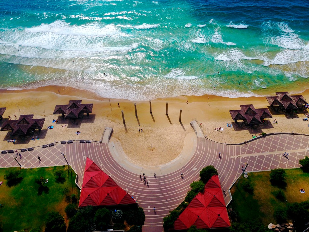 What to Include to Have an Awesome Beach Party | Wine Storage Guide